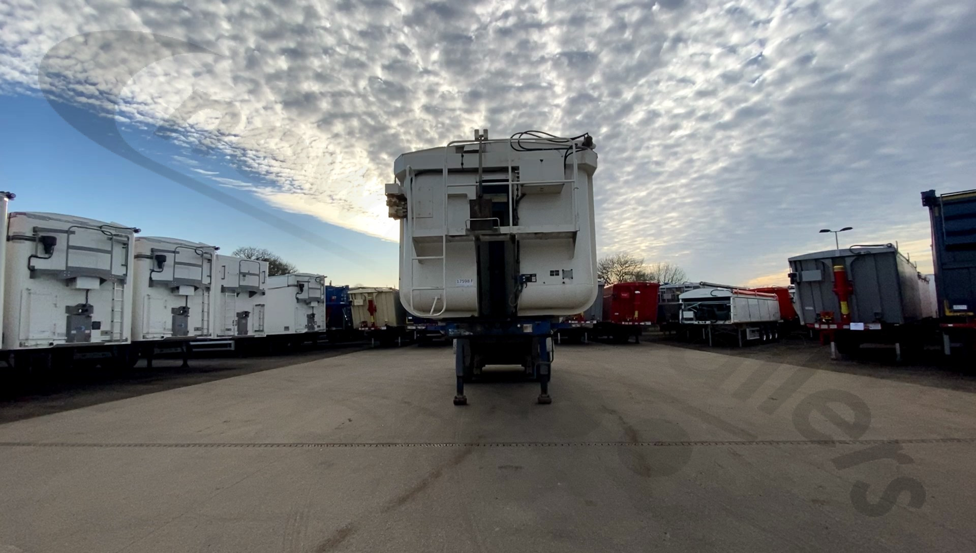 Used 2015 Wilcox Bathtub 'U' Shape Ribsided Tipping Trailer